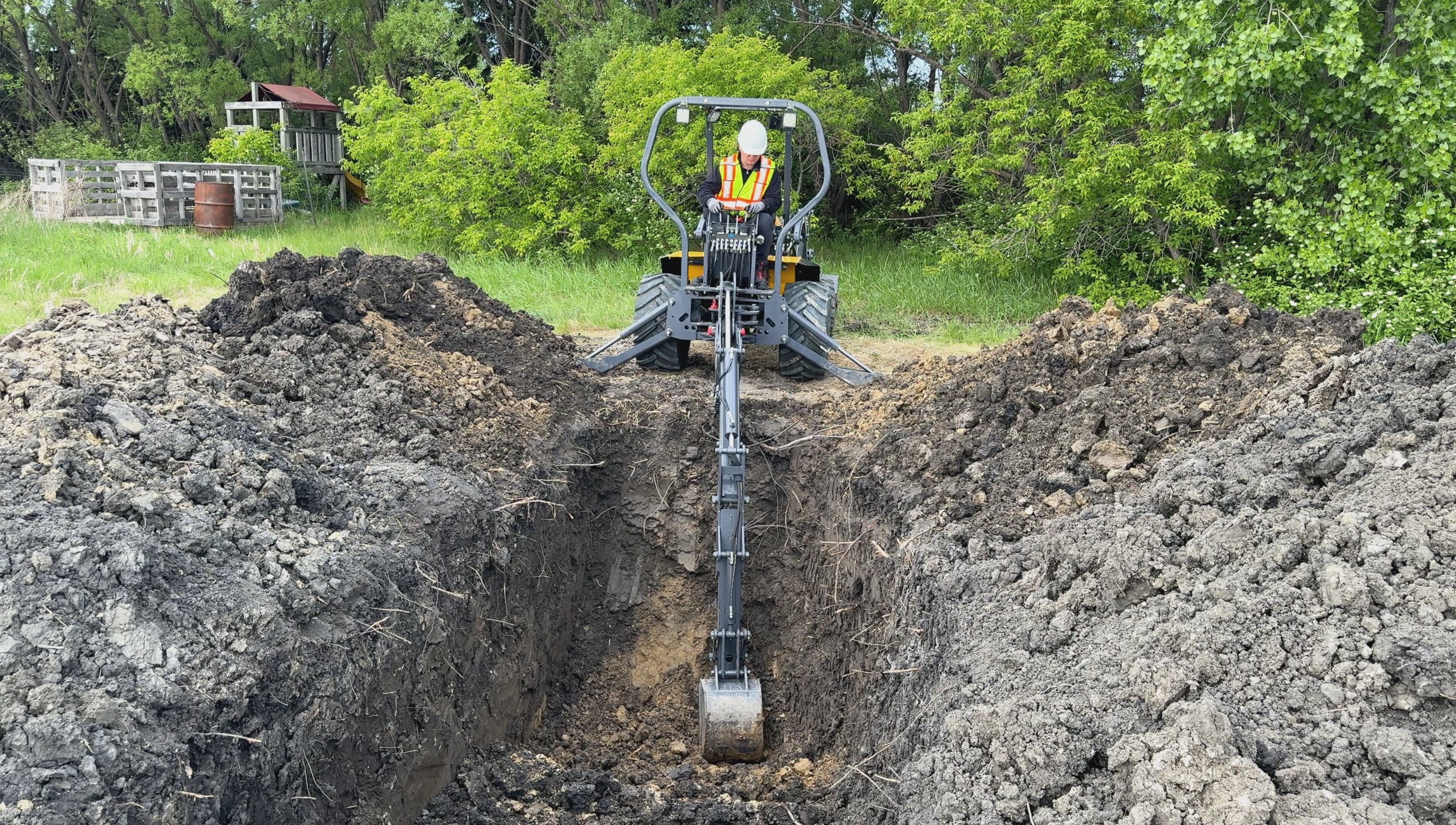 The Renegade TLB-25 Sub-Compact Tractor Loader Backhoe From: Tamarack ...