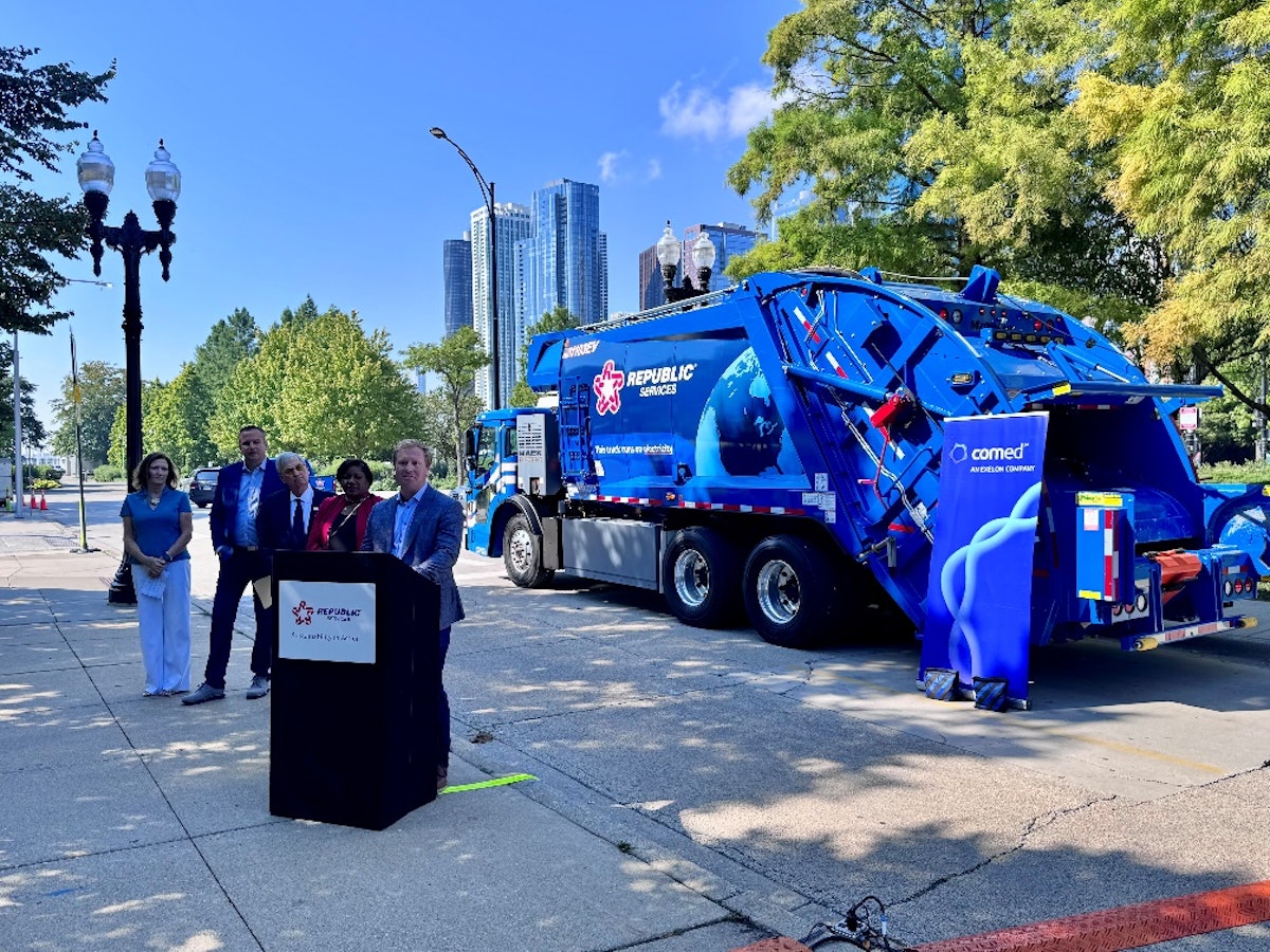 Chicago Deploys First Electric Garbage Trucks with Republic Services ...