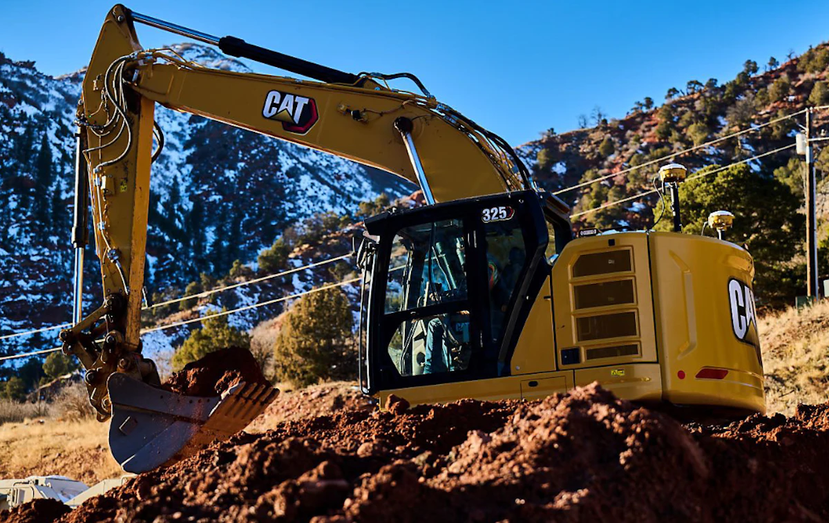 Cat 325 Excavator Adds Heavy-Duty Configuration for Improved Stability ...